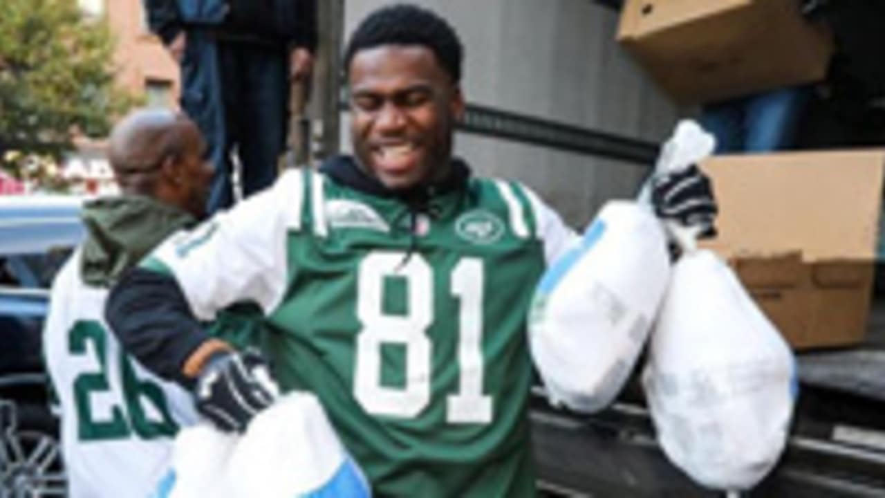 Jets Kick-Start Thanksgiving Spirit at Food Bank