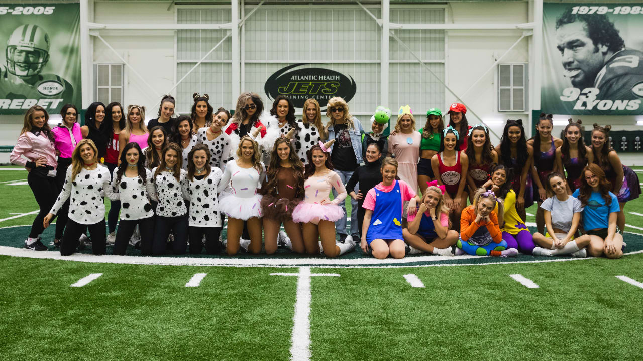 Jets Flight Crew Shows Its Halloween Spirit