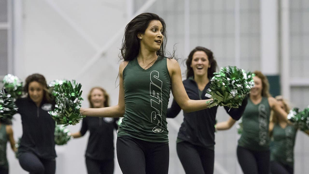 Flight Crew: Prep for Halftime Performance