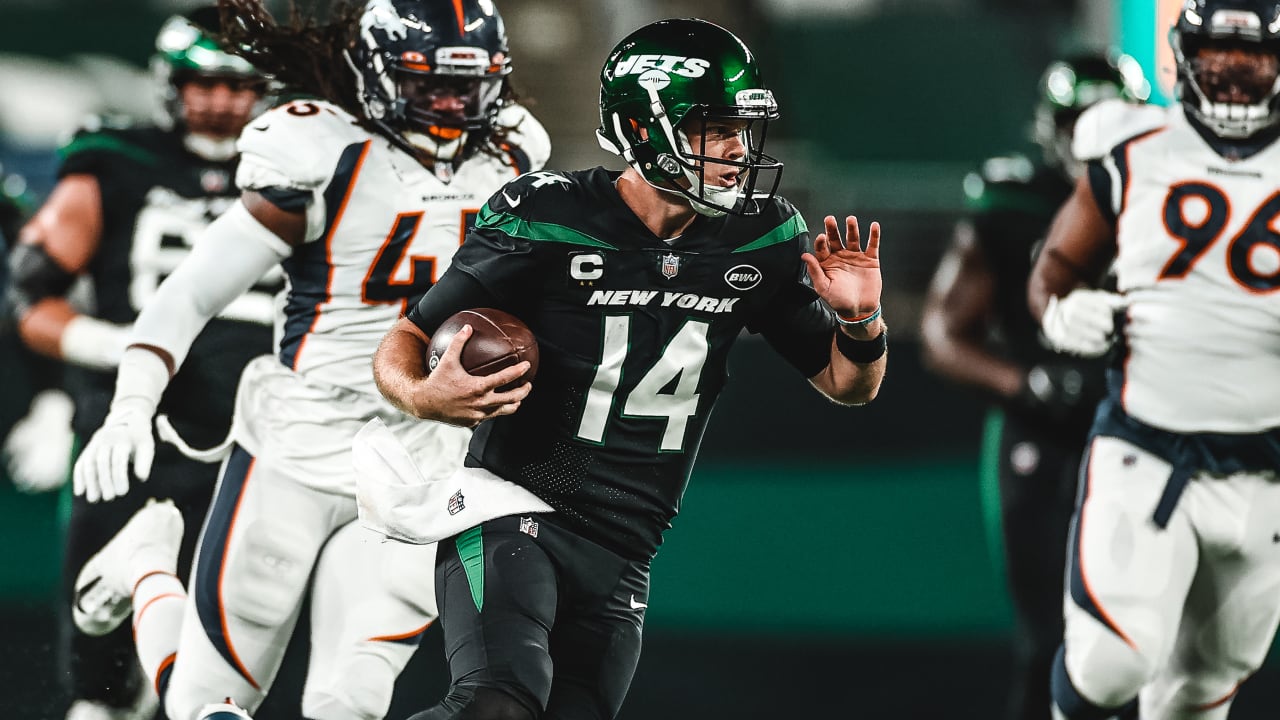 Sam Darnold Returns from Hard Hit to Keep Jets in TNF Game