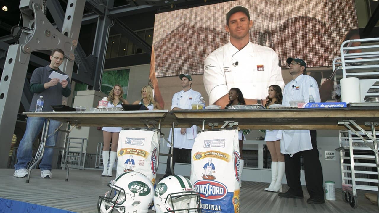 Fans Cook Up Cool Dishes at Jets-ICE Class