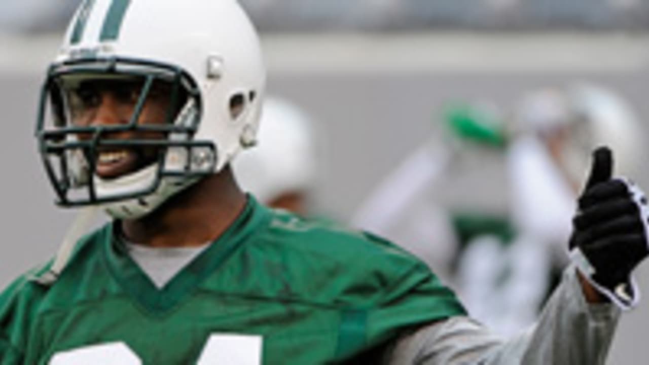 Revis Practices Full, Probable for Titans