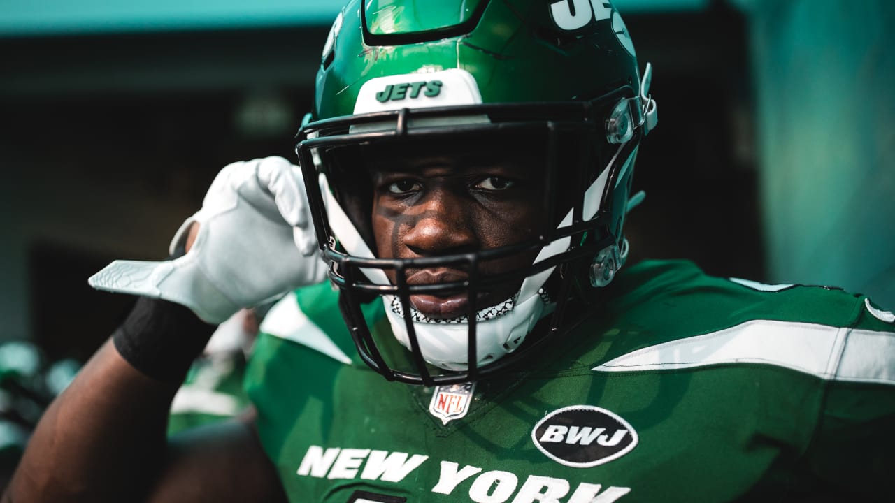 Player Spotlight | Best Images of LB Neville Hewitt