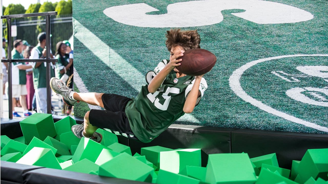 WATCH: 2,000 Fans Enjoy Jets Fest & Practice