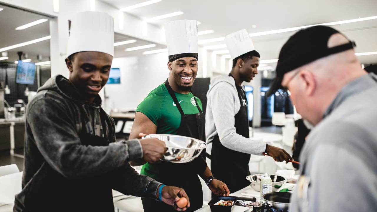 Gallery | Jets Rookies Take a Cooking Class