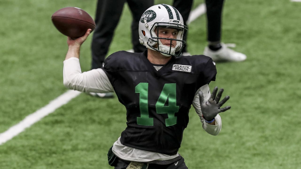 Jets QB Sam Darnold ‘Hopeful’ to Play Sunday vs. Titans