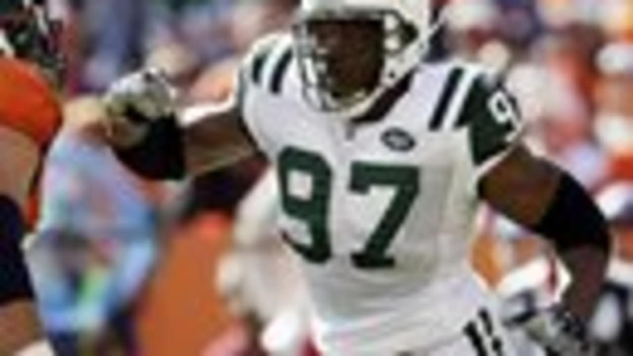 Rodgers, Pack Offense Have LBs' Attention