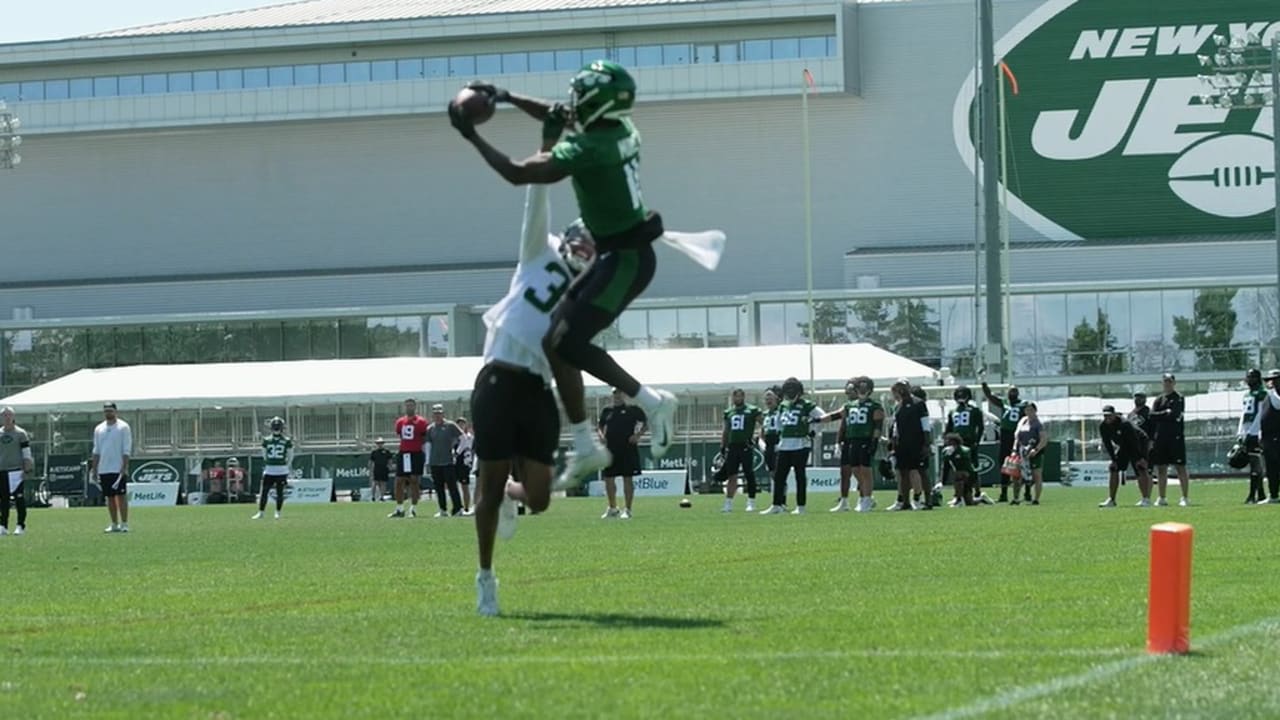 Jets Training Camp Highlight | Chris Streveler Goes Deep to a Leaping Denzel Mims