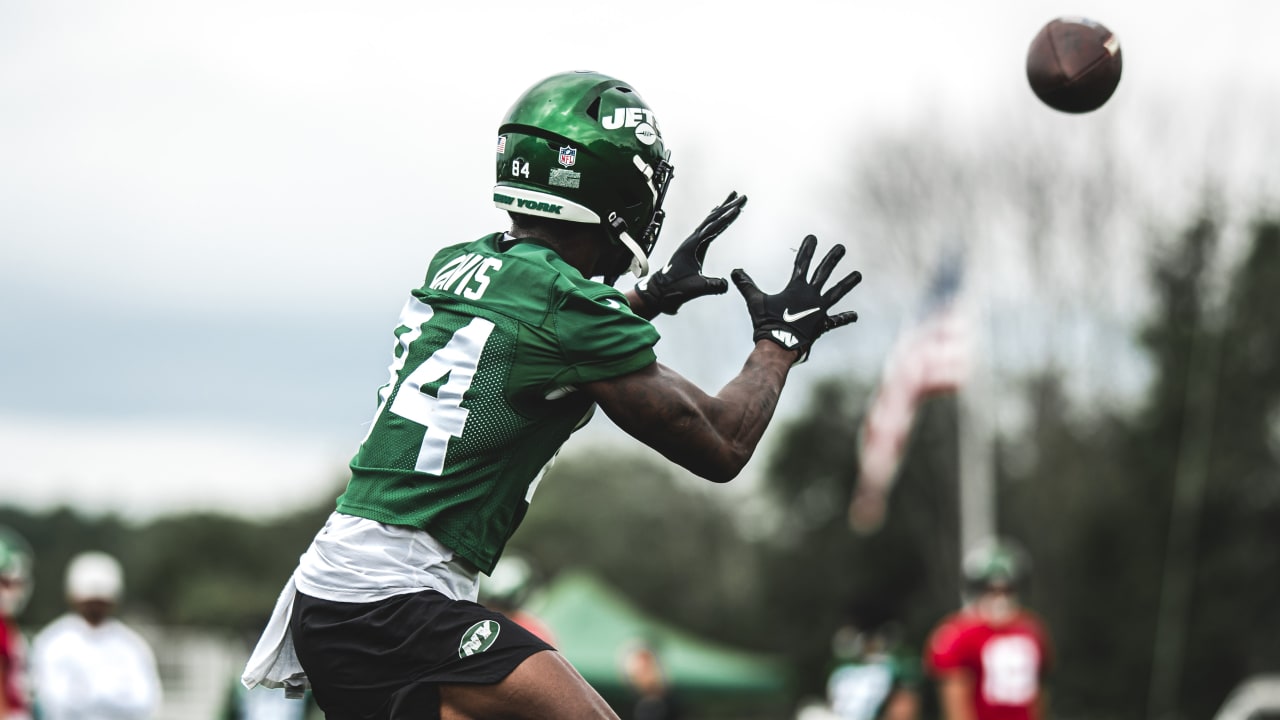 Jets' Corey Davis Sharing Words of Wisdom With Zach Wilson