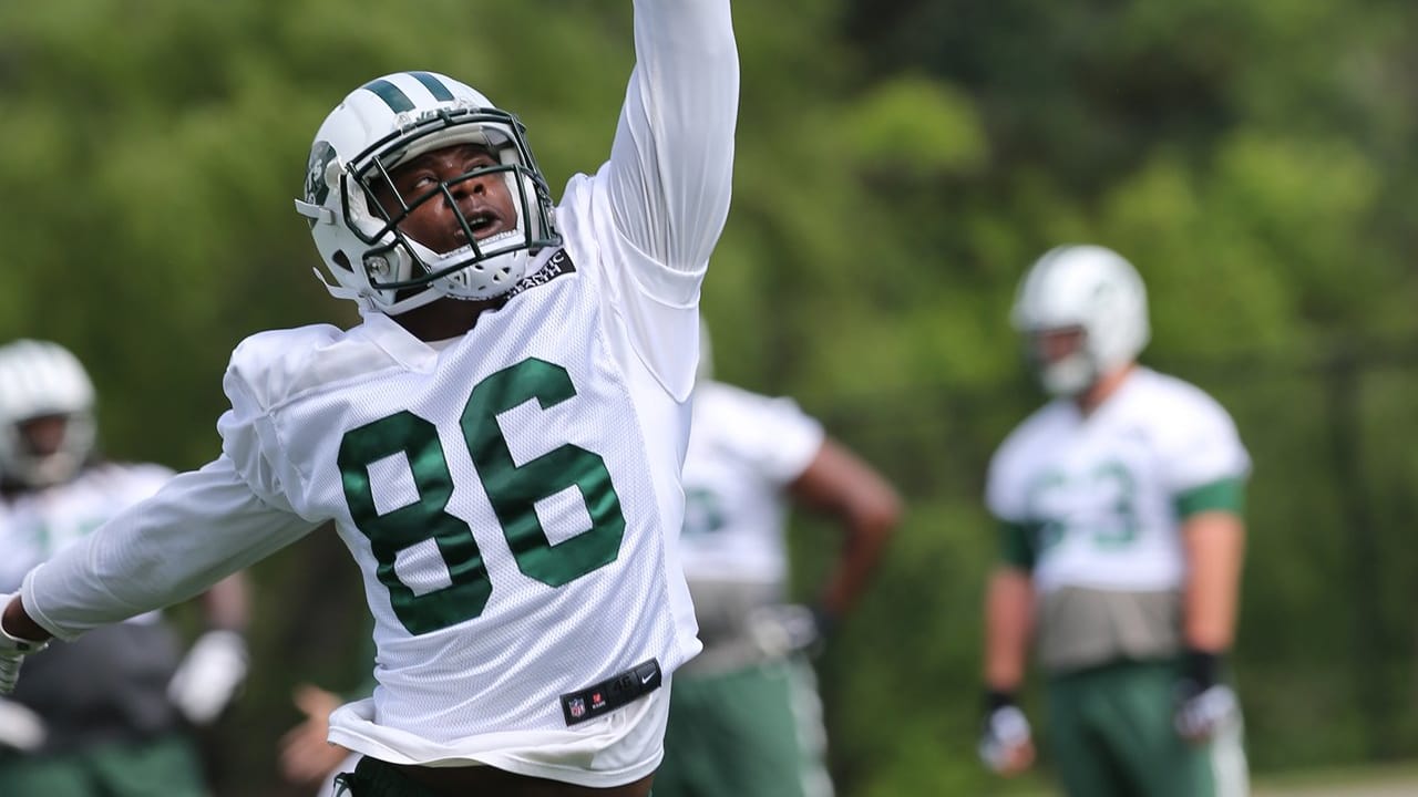 Highlight: Saxton Reaches Back for Reception