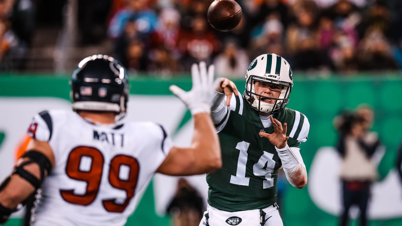 Jets QB Sam Darnold Earns High Praise Following Loss to Texans