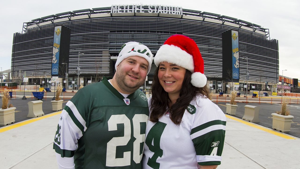 Jets Rewards: Holiday Family Photo