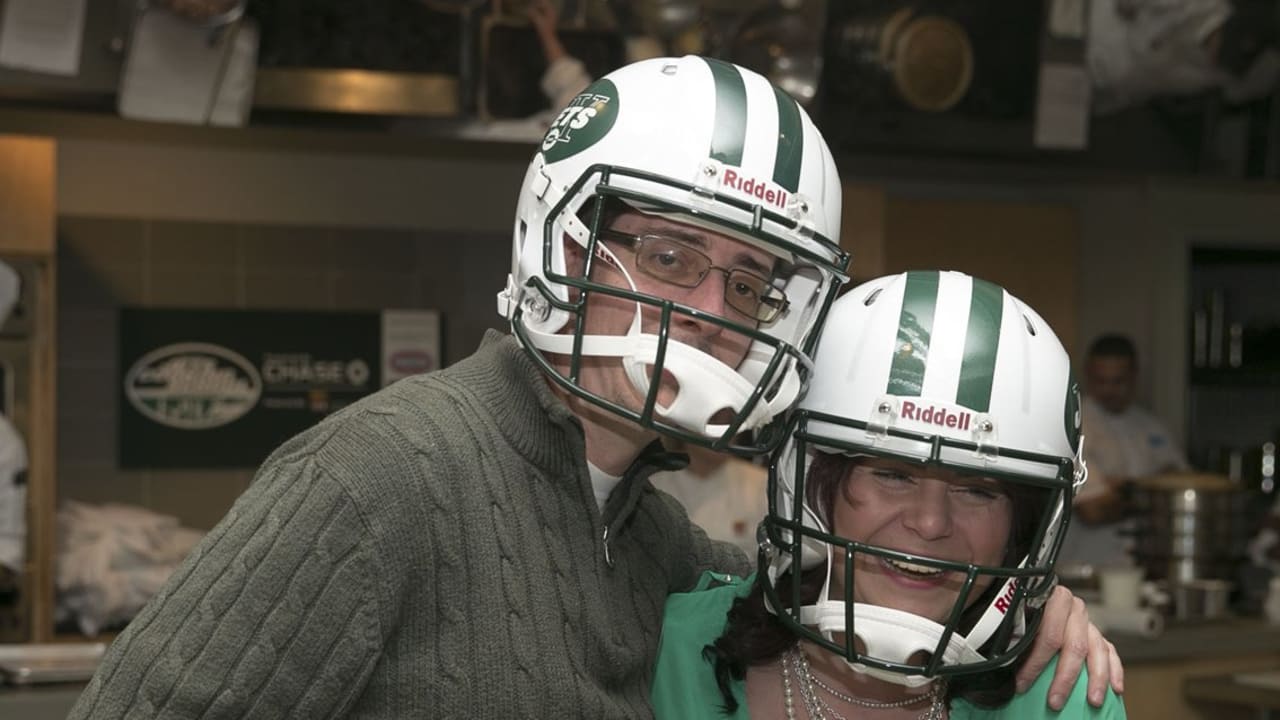 Fans Cook Up Cool Dishes at Jets-ICE Class
