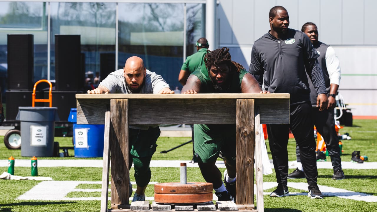 Top Photos of the Jets Pushing Sleds