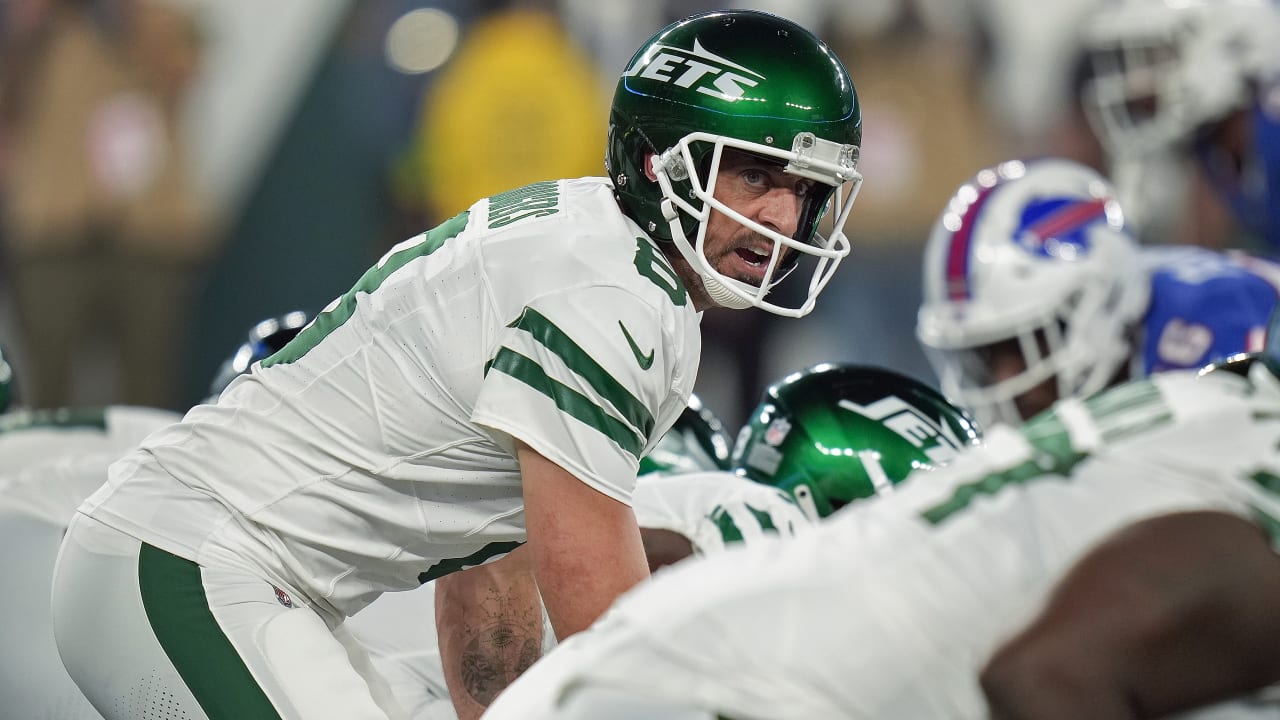 New York Jets QB Aaron Rodgers Leaves Opening Game with Injury