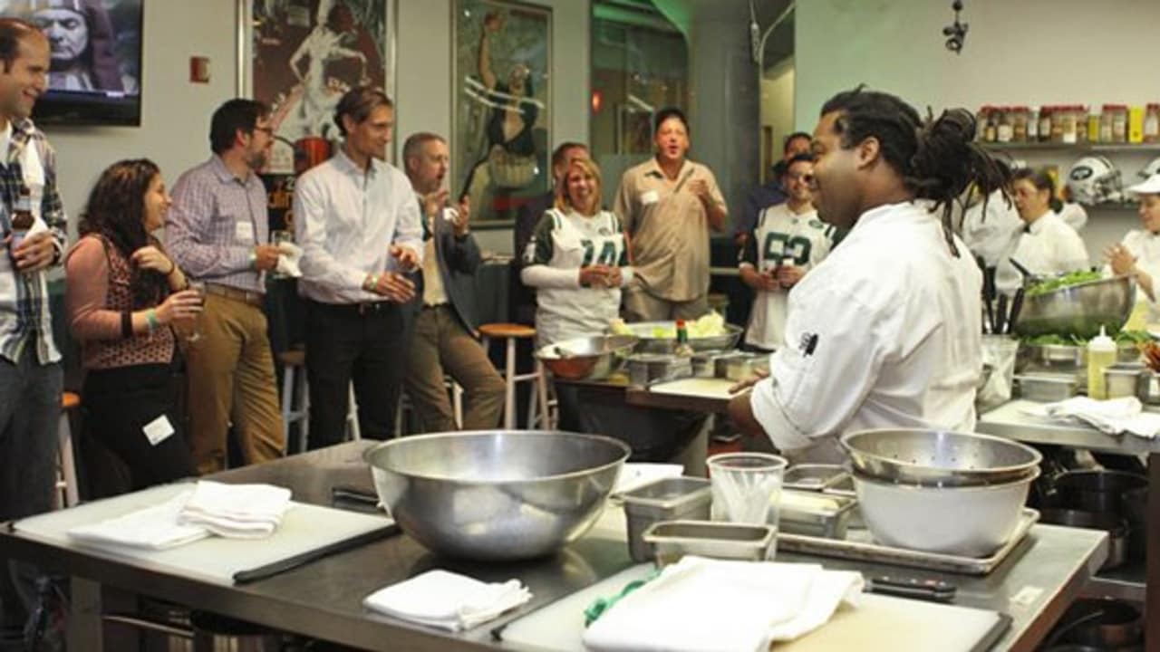 Fans Cook Up Cool Dishes at Jets-ICE School
