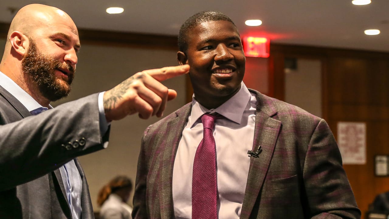 Hometown Hero Kelvin Beachum: 'It's My Responsibility to Give Back'