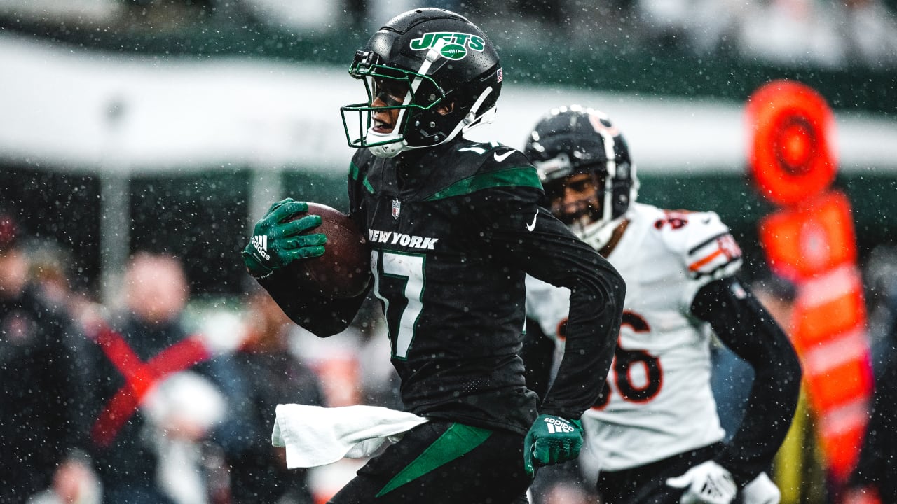 Garrett Wilson Catches Fire Again with 2 More TD Catches in Win over Bears