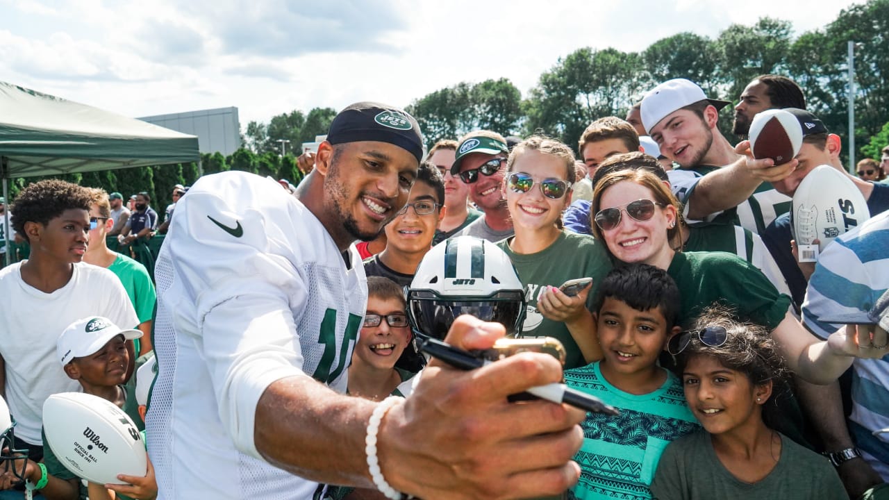 Through the Lens: The Best Photos of Jets Fans at Training Camp