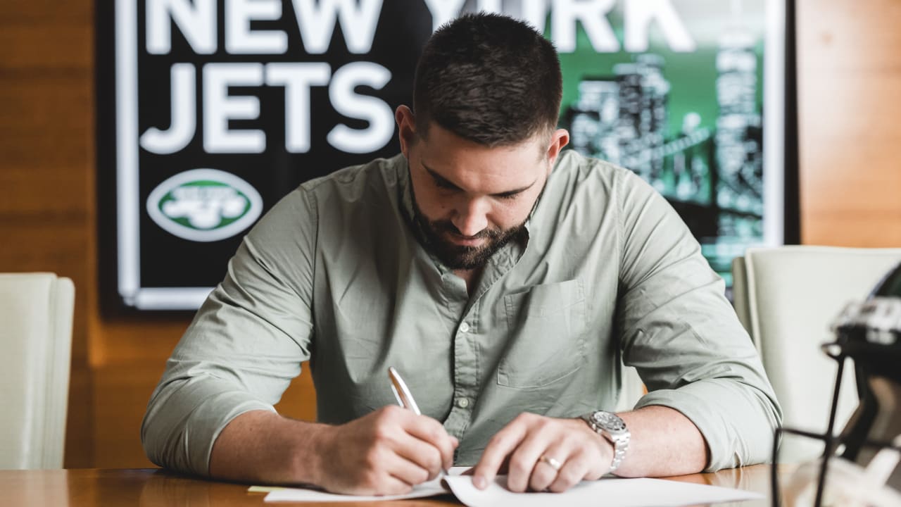 Longest Tenured Current Jet Thomas Hennessy Says It Was a 'No-Brainer ...