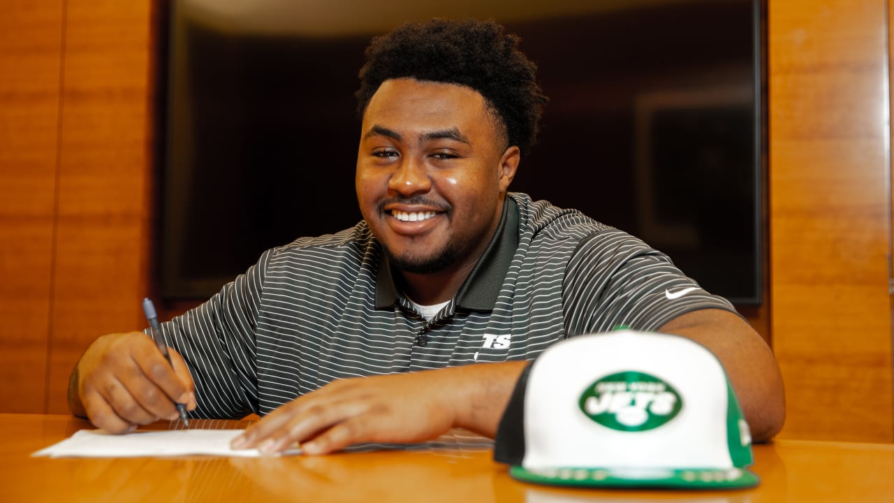 Jets Sign T Chuma Edoga, 3rd-Round Pick from USC