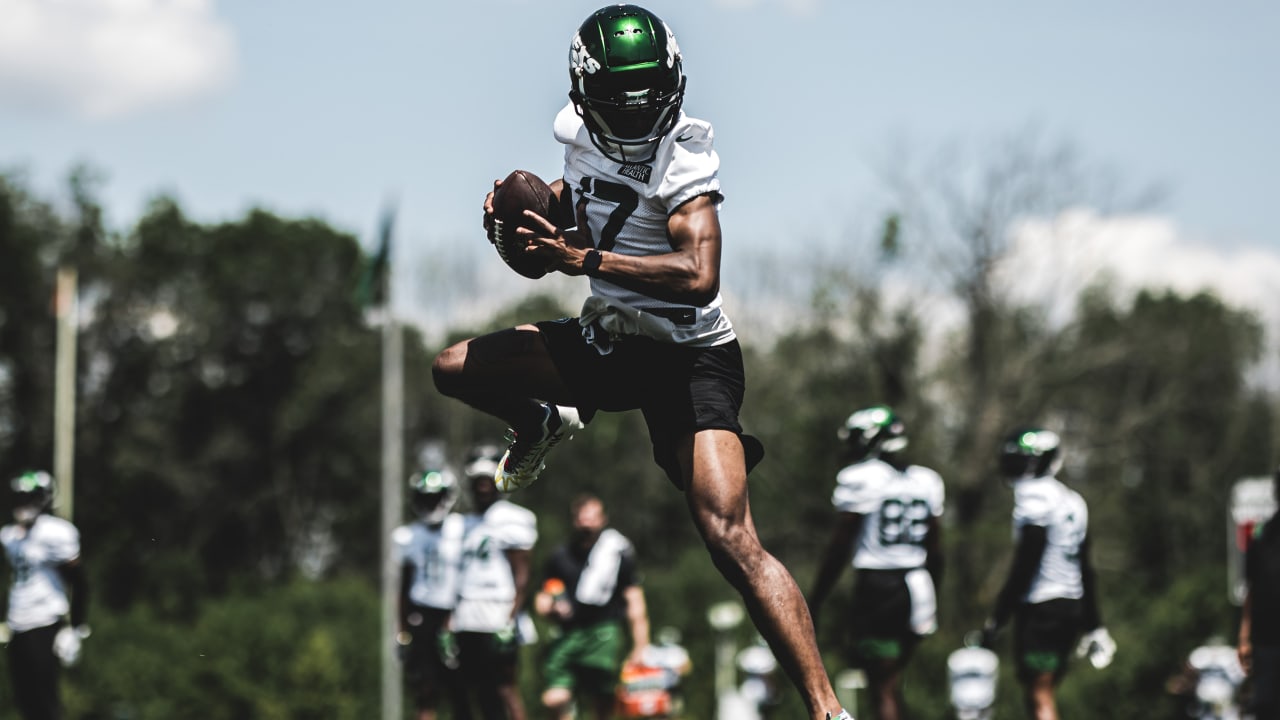 Garrett Wilson, Breece Hall Projected as Offensive Rookie of the Year ...