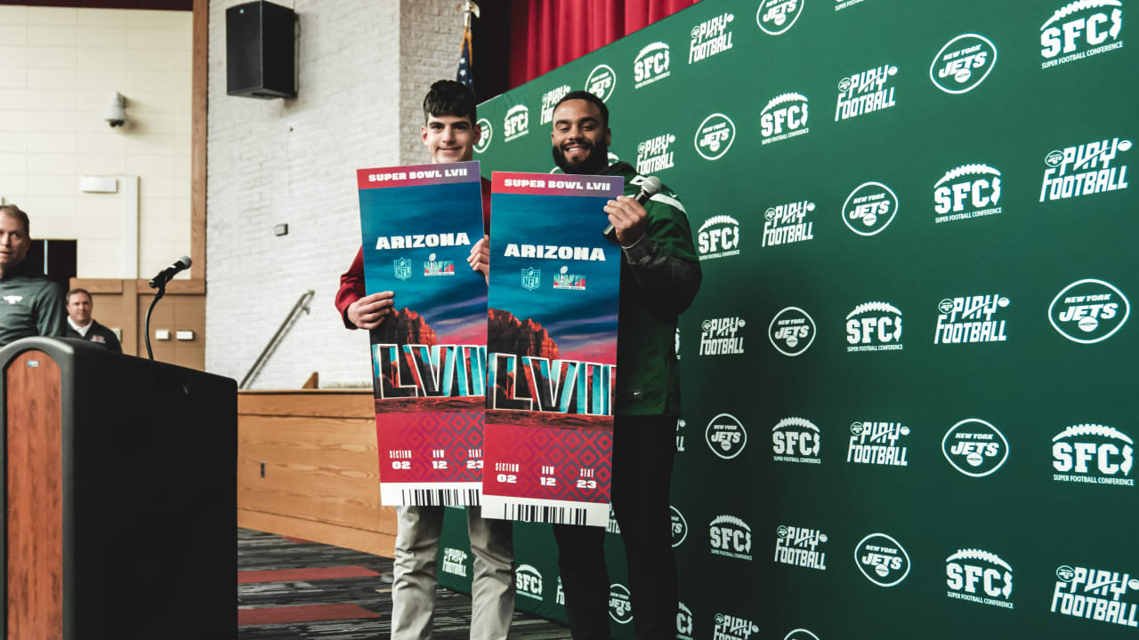 Gallery | Jets' Solomon Thomas Honored as Walter Payton Man of the Year ...