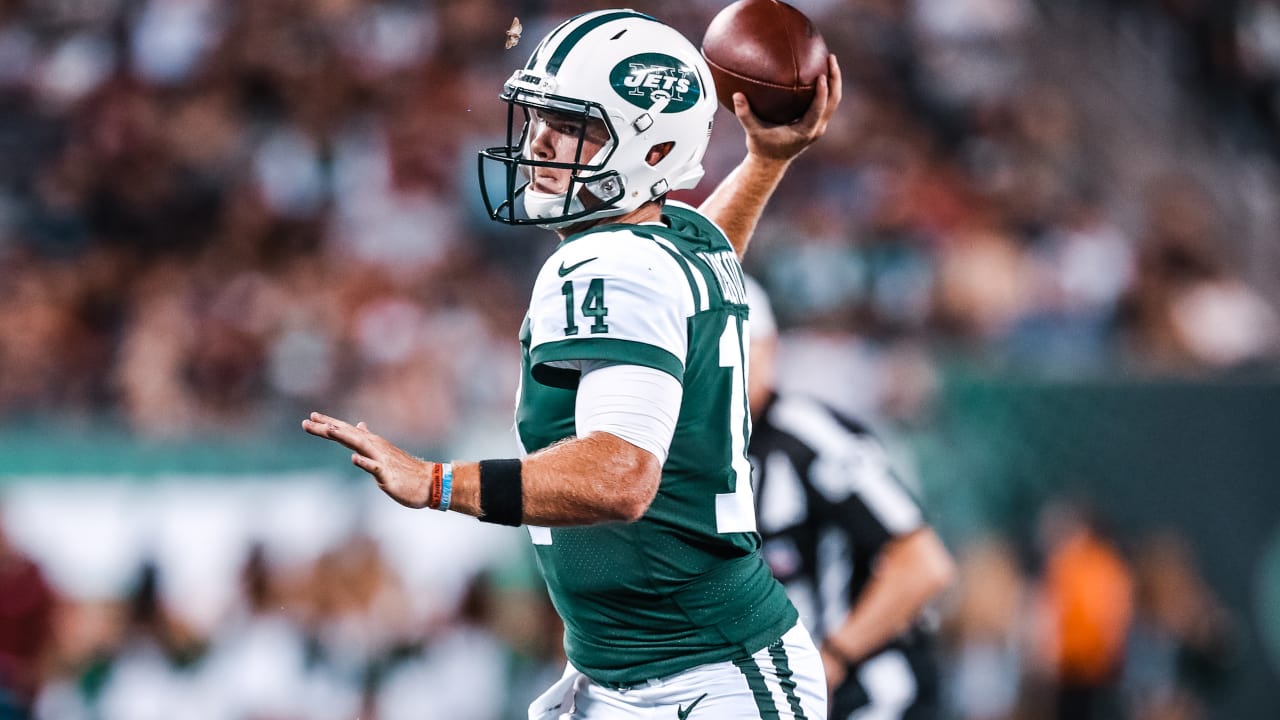 Under Bright Lights, Sam Darnold Looks at Home