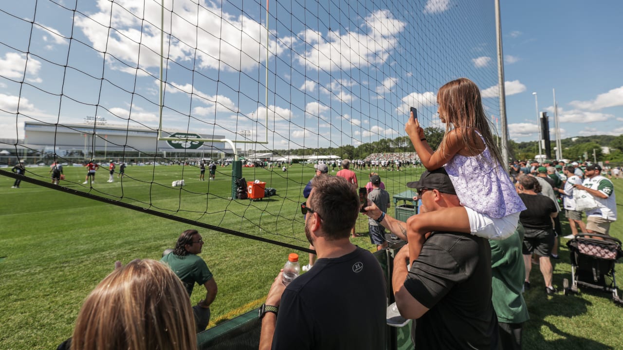 The Best Images of Jets Fans on Back Together Saturday at Training Camp