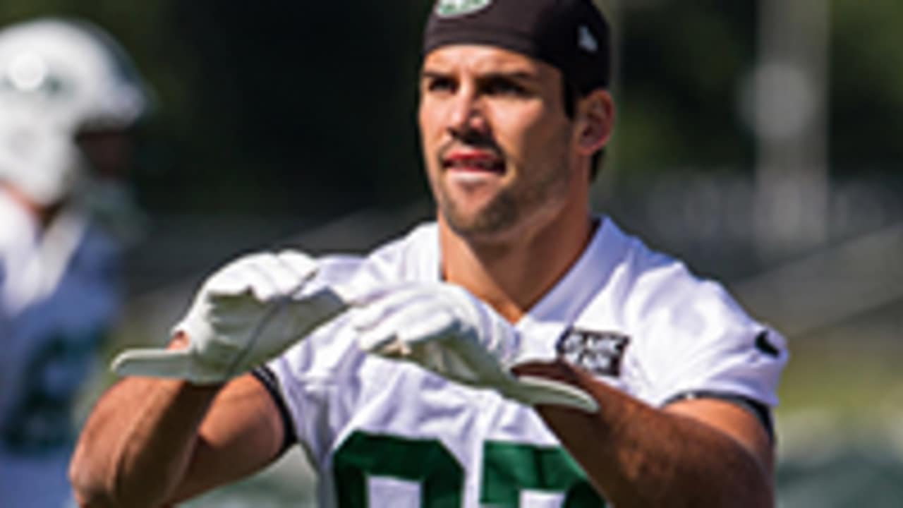 Eric Decker Finds the Field, Struts His Stuff