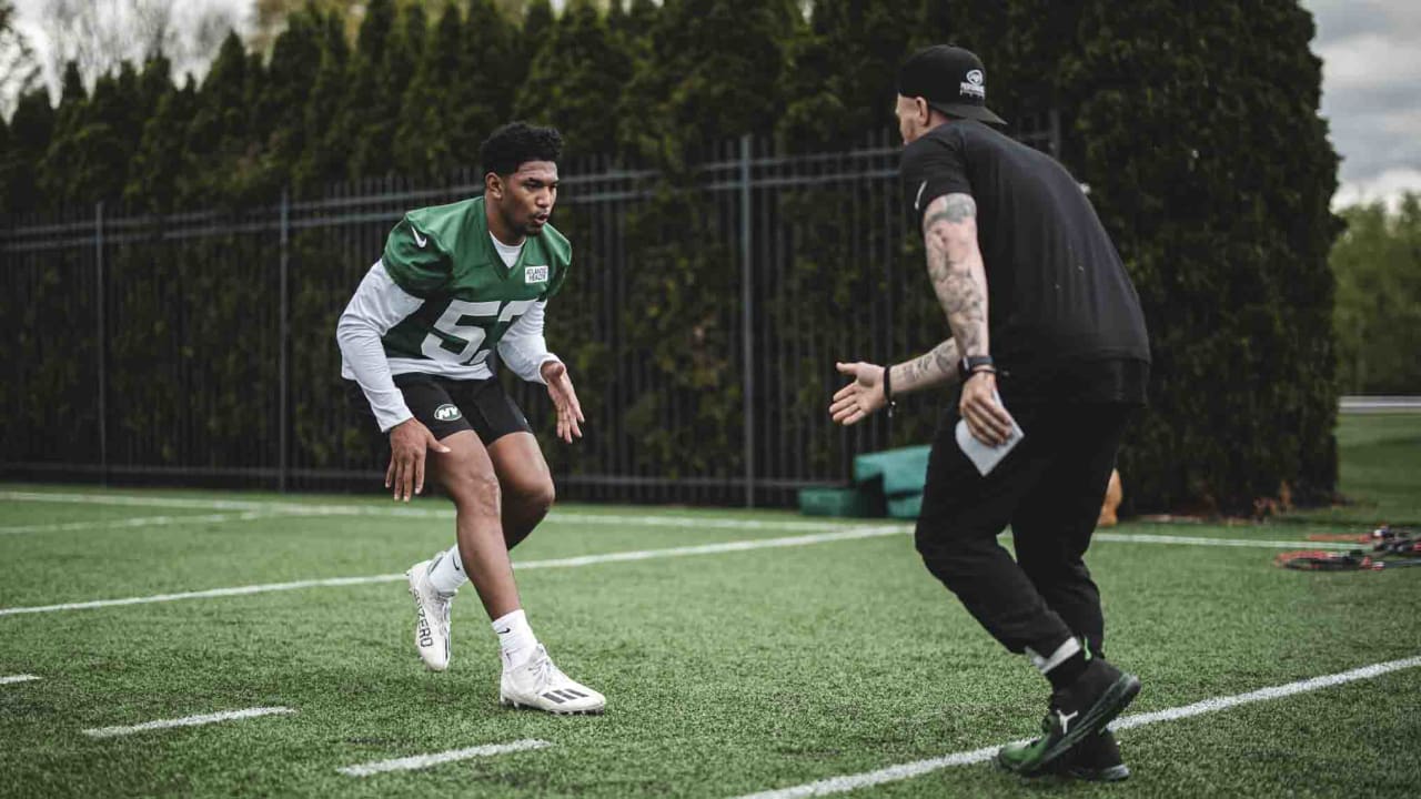 What Is Rookie LB Zaire Barnes' Biggest Takeaway from Offseason Workouts?