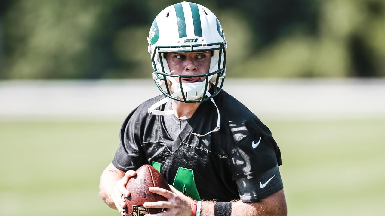 What Do CBS NFL Analysts Think of Starting QB Sam Darnold?