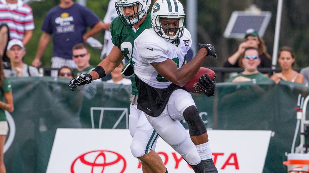 Smith Finds Hill Deep Down the Sideline