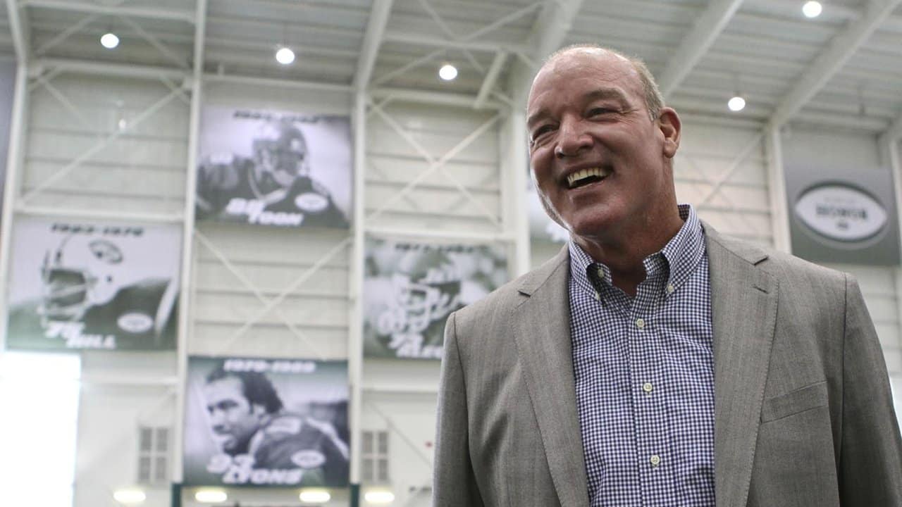EXCLUSIVE: Jets Great Marty Lyons Huddles Up with Team