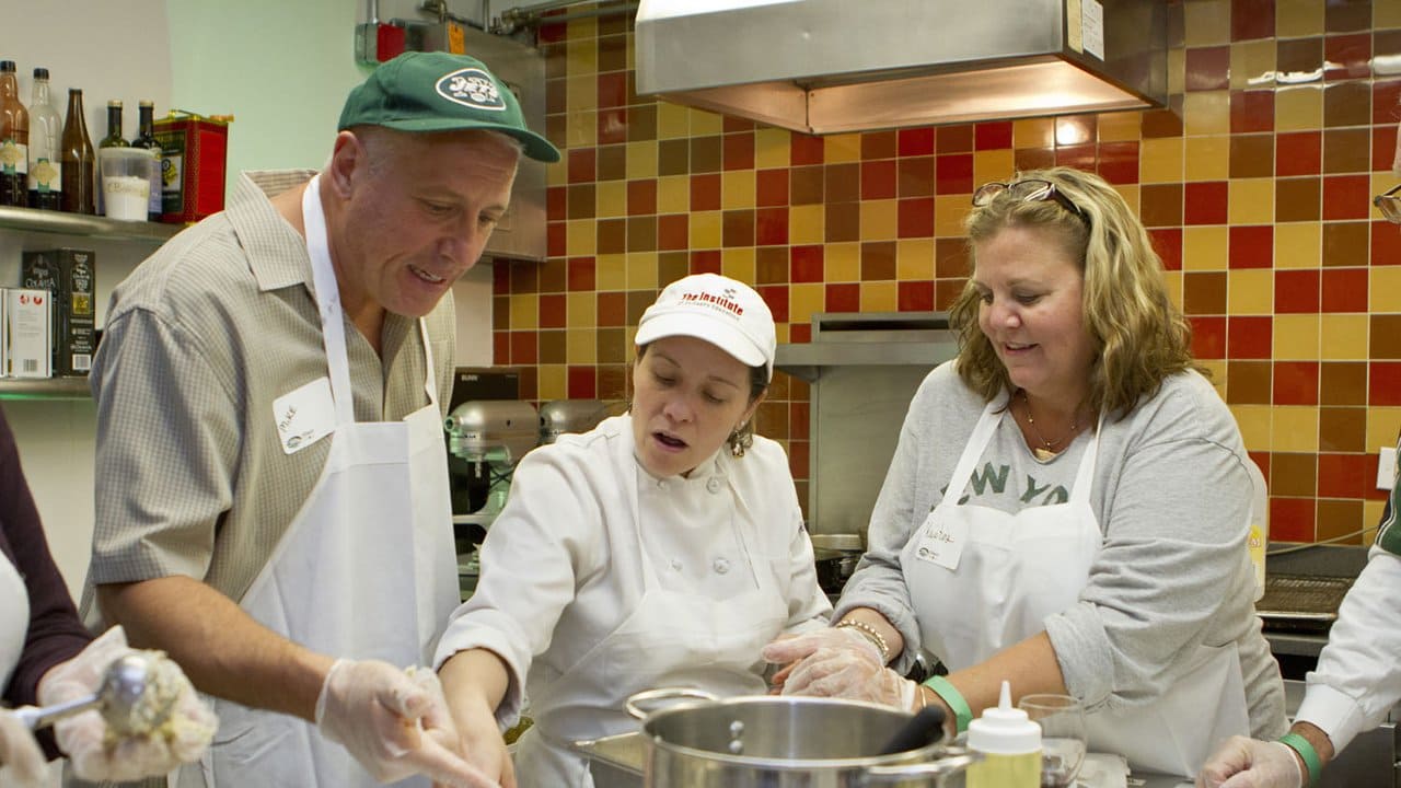 Fans Cook Up Cool Dishes at Jets-ICE School