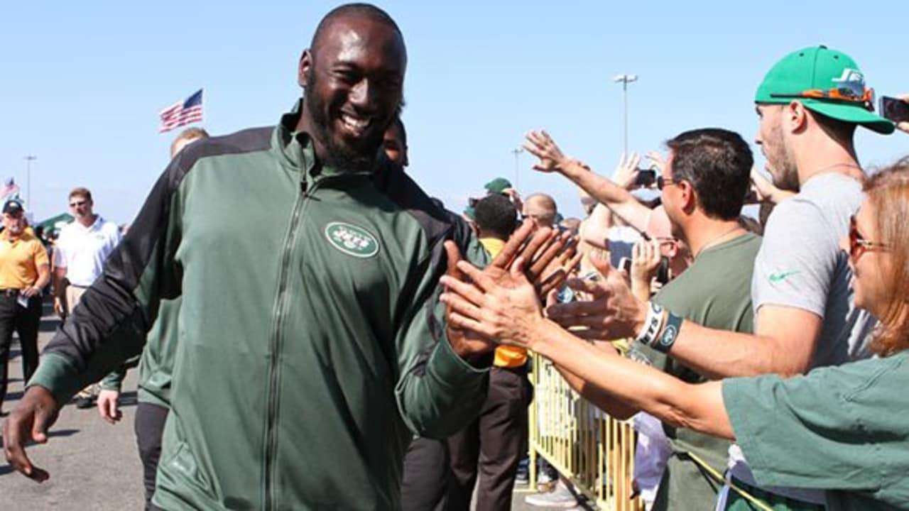 Pregame Player Walk into MetLife Stadium