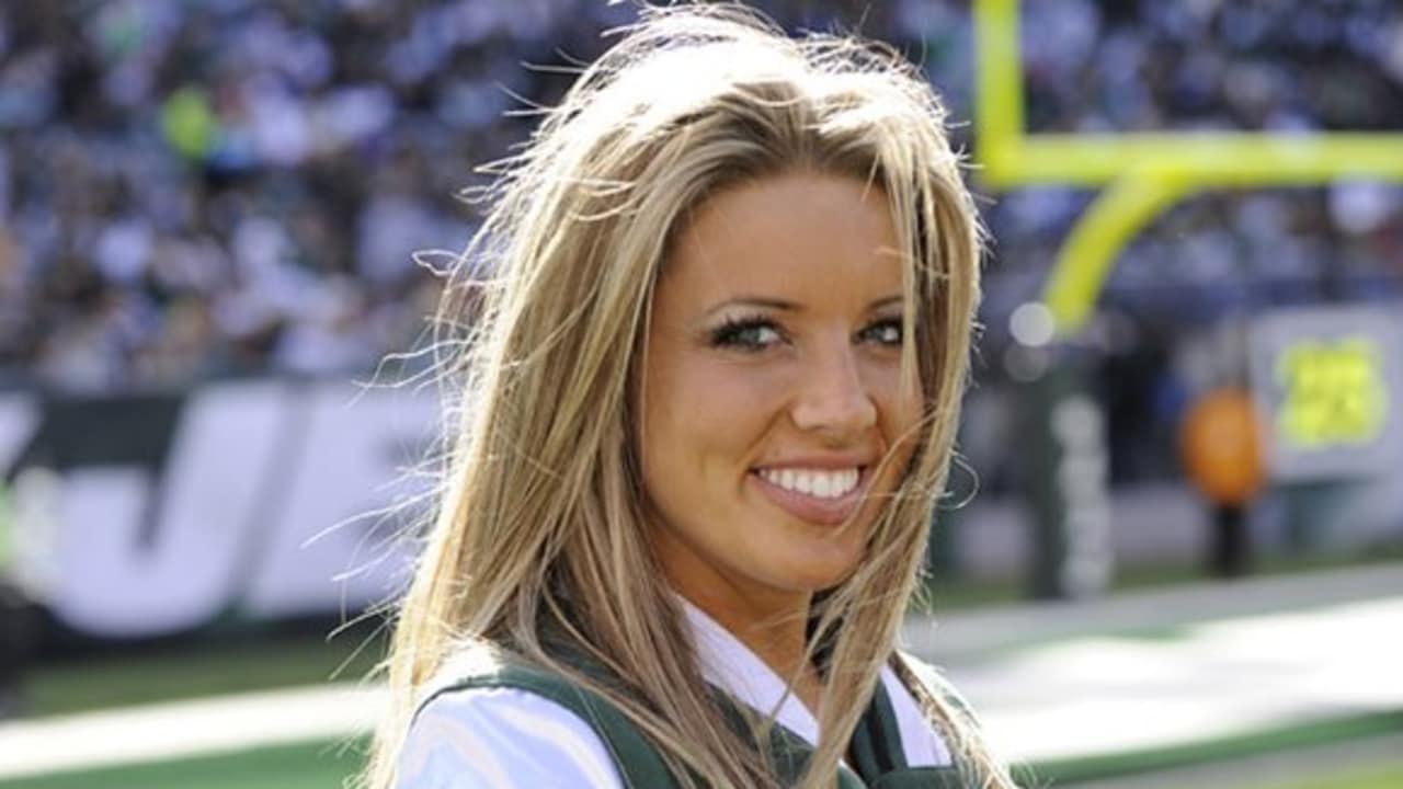 Laura V.: 2010 Flight Crew Video Bio