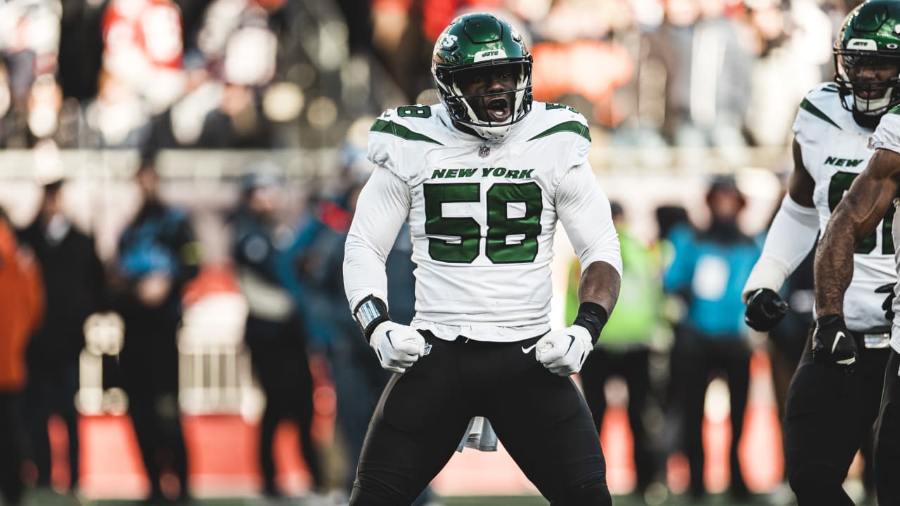 Gallery | Best Photos of DL Carl Lawson During the 2022 Season