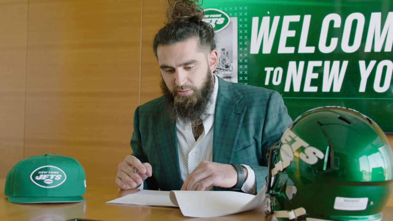 Inside the Signing Room with TE Tyler Conklin