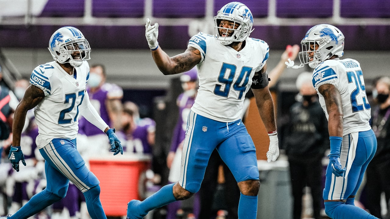 HIGHLIGHT: Bryant flies in for a blocked punt