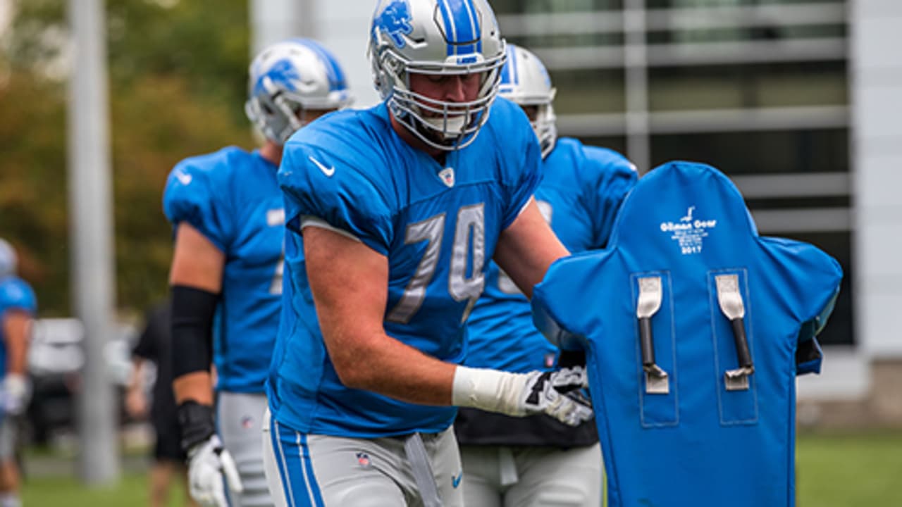 Lions sign T Dan Skipper to active roster and T Storm Norton to ...
