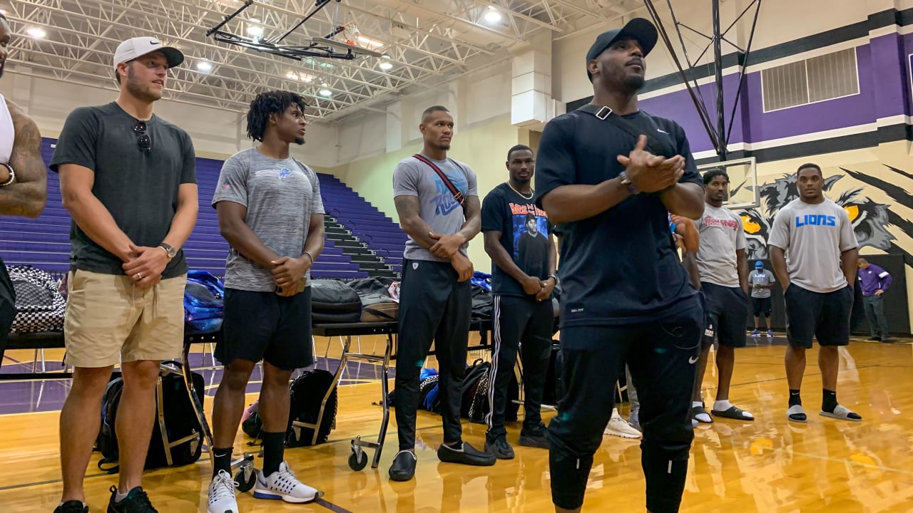 Diggs reaches out to hometown community in Texas