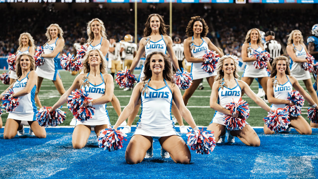 Lions vs. Packers: Cheer Photos