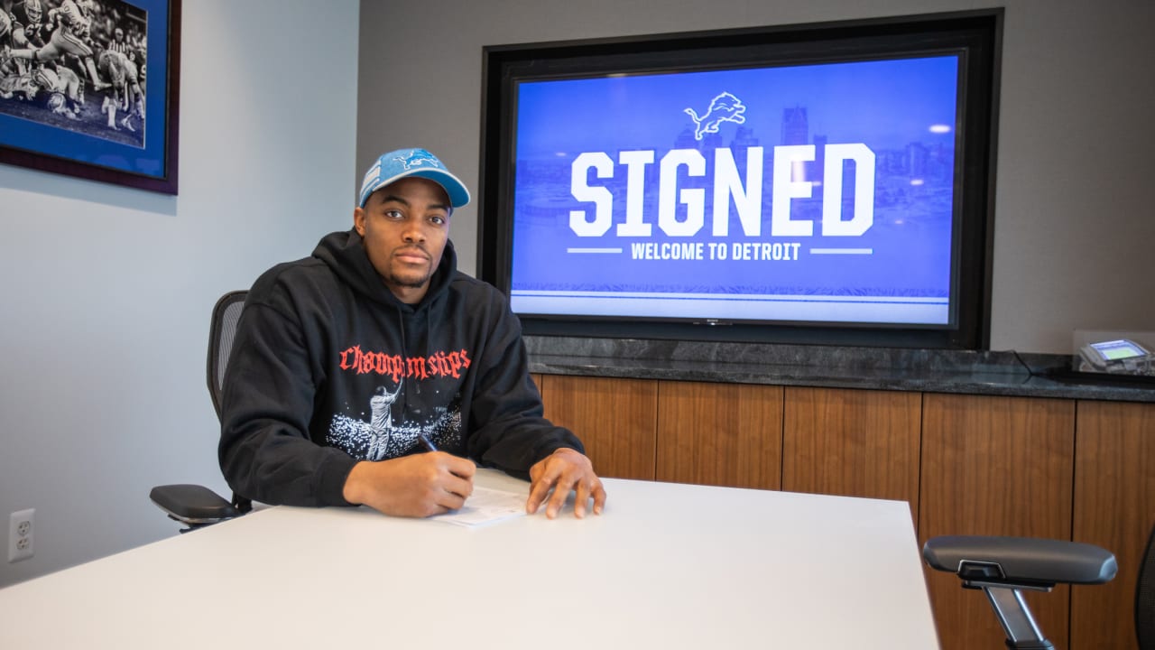 Free-agent signing photos: March 14