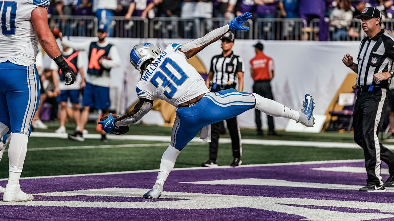 HIGHLIGHT: Williams bulls through defender on goal-line TD