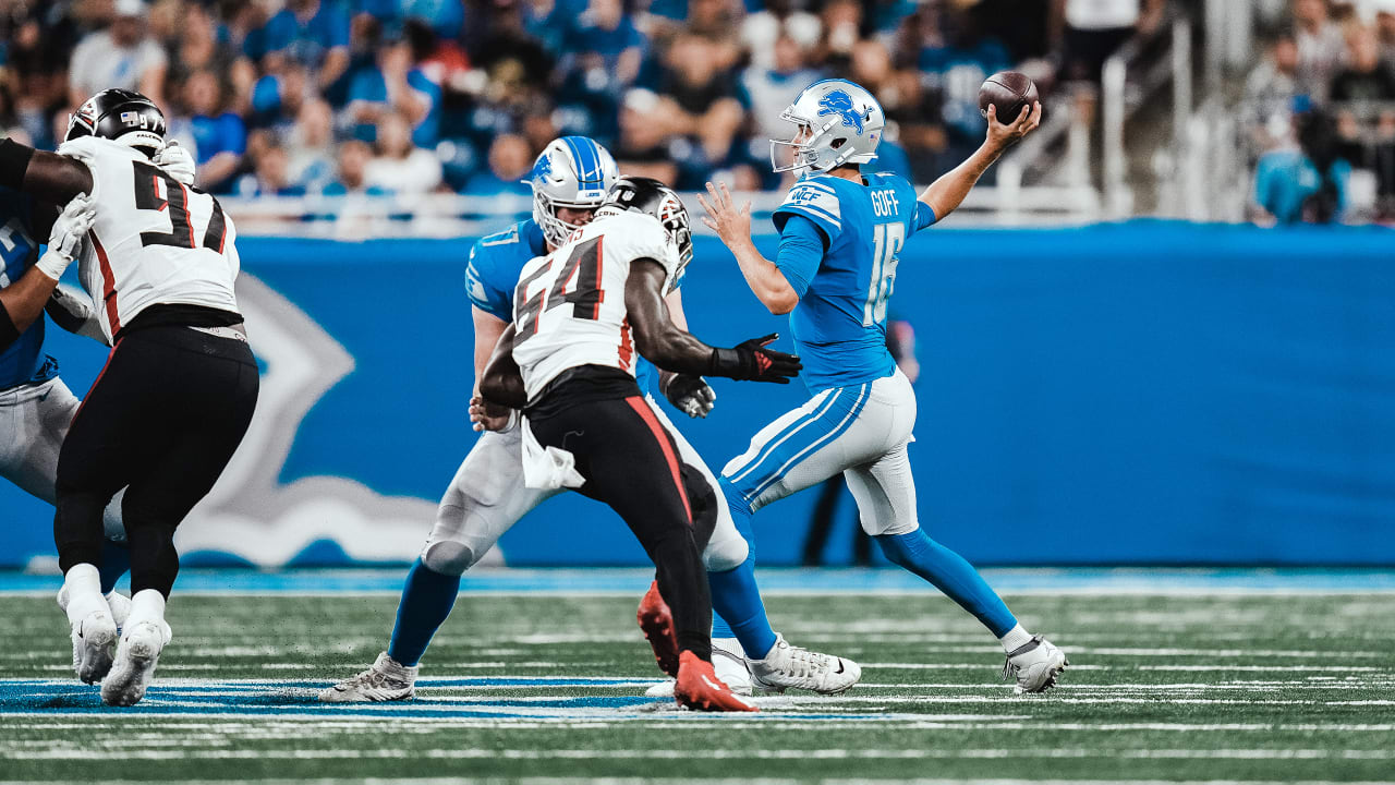 HIGHLIGHT: Goff flicks 20-yard play-action throw to St. Brown