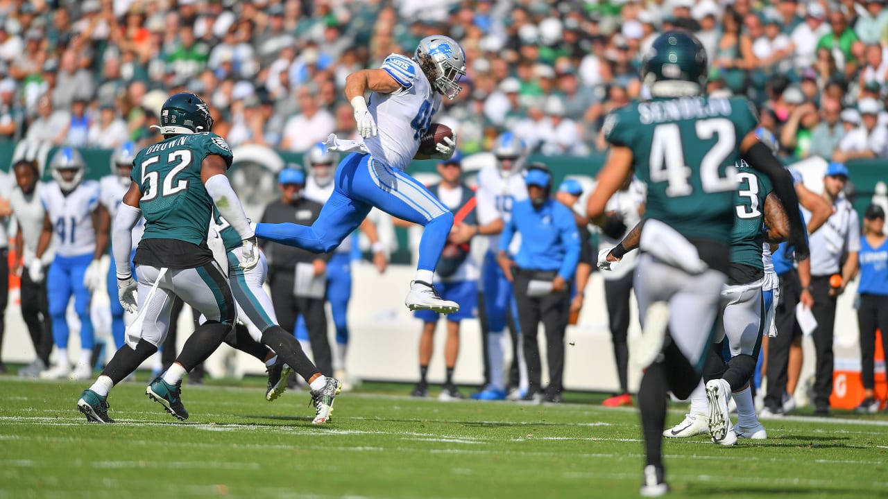 HIGHLIGHT: Fullback hurdle! Bawden vaults over would-be tackler for 10 ...