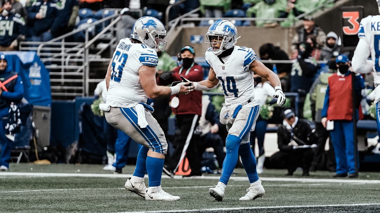 HIGHLIGHT: St. Brown creates space for second TD