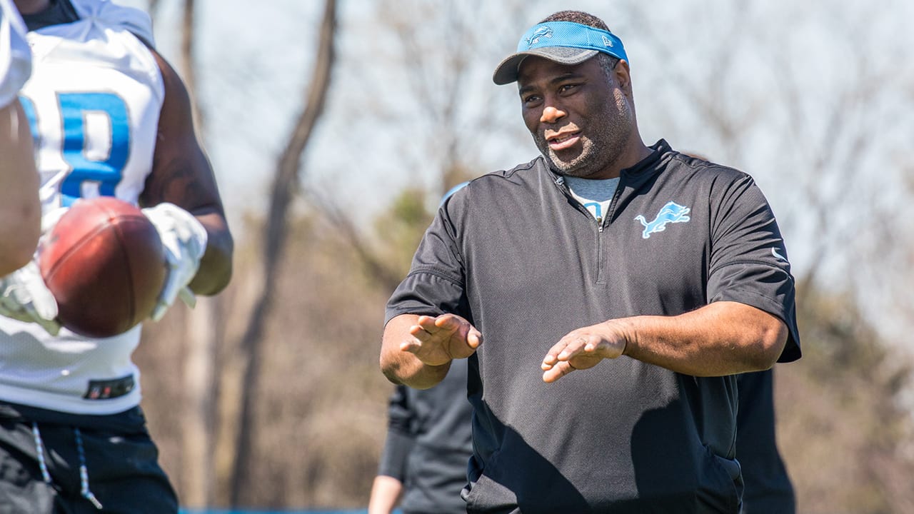 Lions running backs coach David Walker steps away from coaching