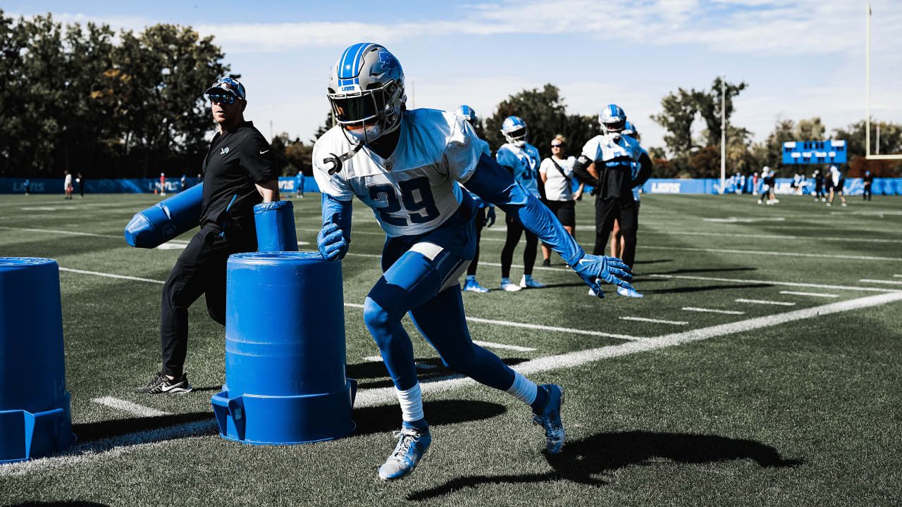Detroit Lions re-sign DB Saivion Smith